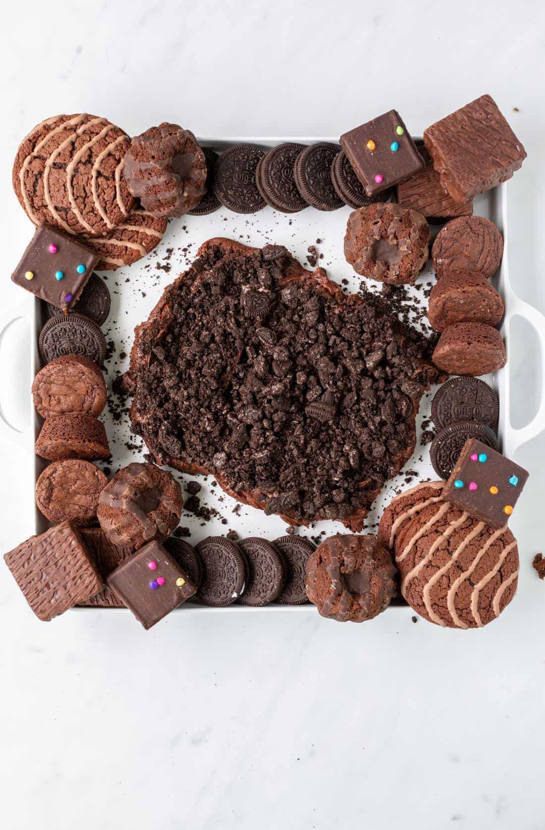 5 Steps to a Bewitching Dirt and Worms Frosting Board