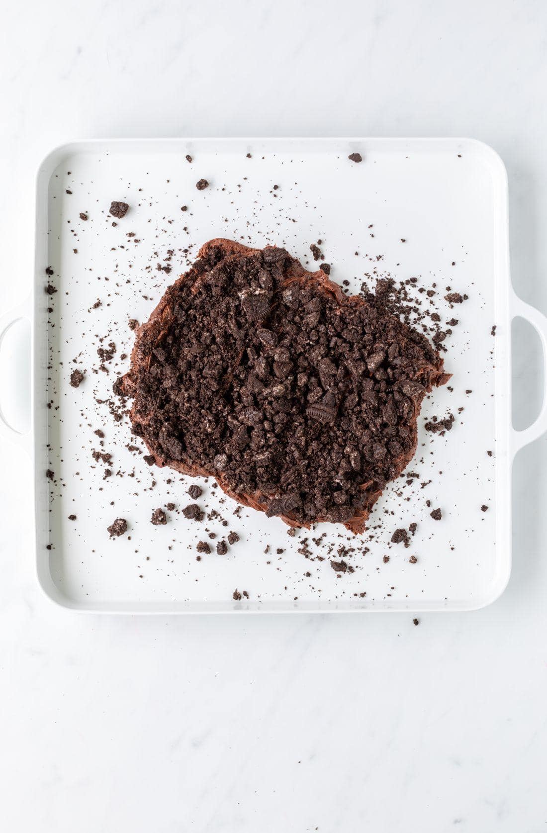 5 Steps to a Bewitching Dirt and Worms Frosting Board