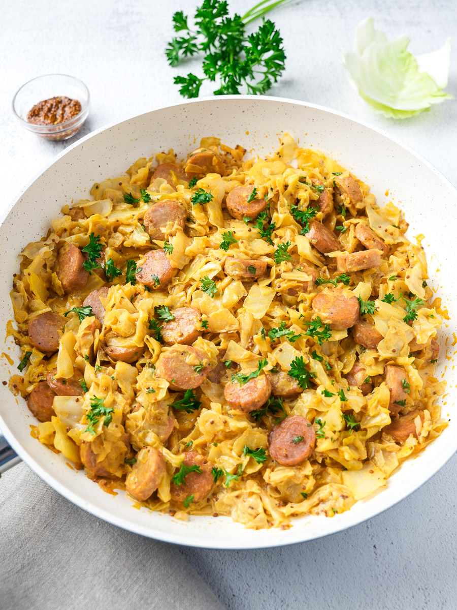 Creamy One-Pan Cabbage and Kielbasa Skillet (30-Minute Dinner)